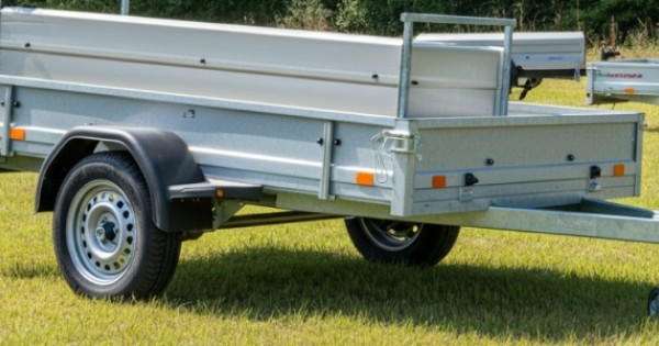 braked and unbraked trailers attached to SUVs-600x315h.jpg